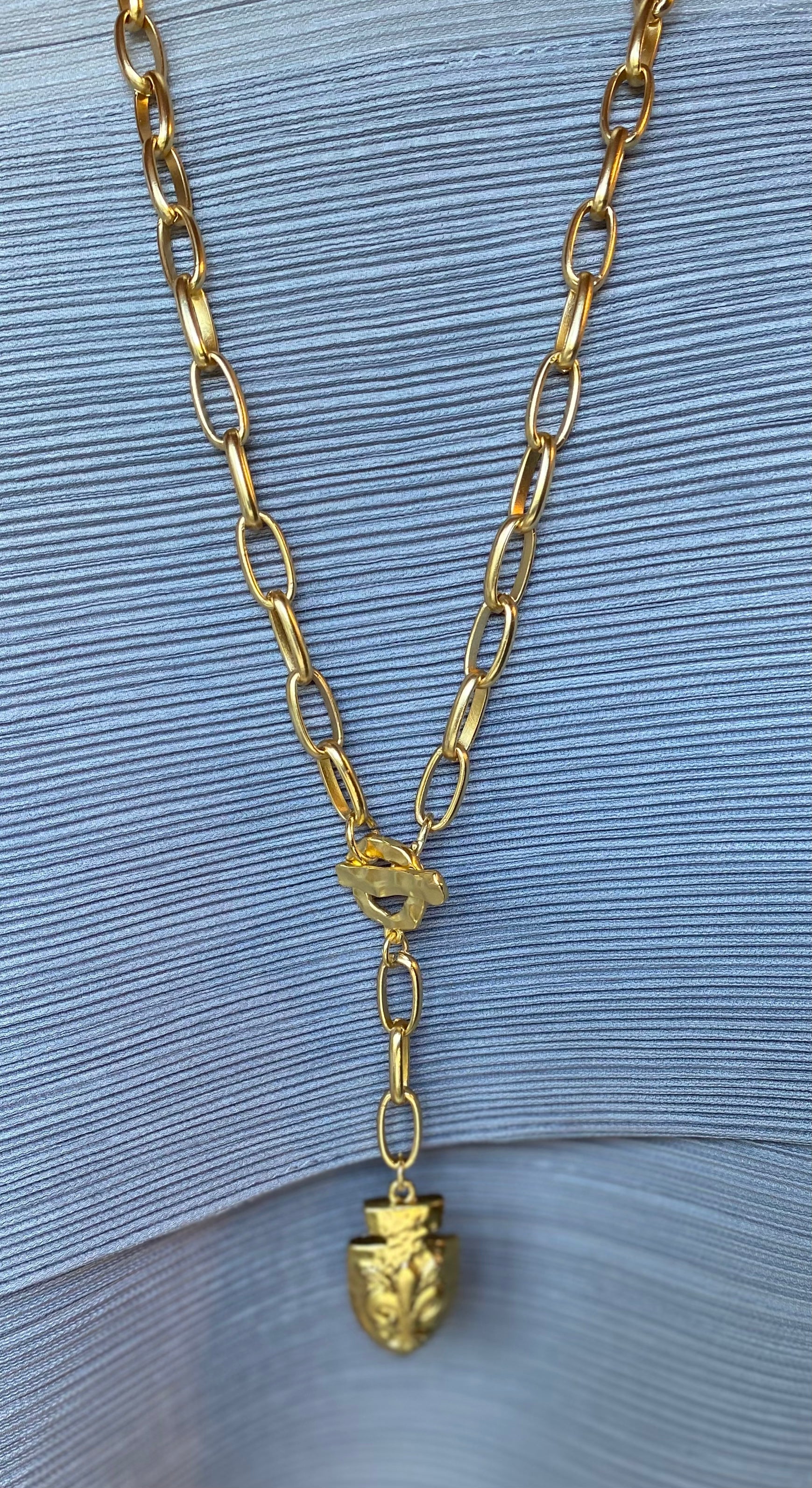Chain w Shield /Gold – Vanderbilt Collection